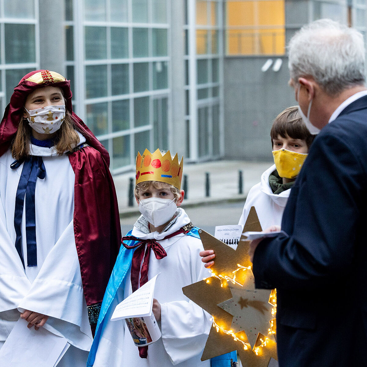 Sternsinger bringen Segen ins Europaparlament | Kindermissionswerk "Die ...